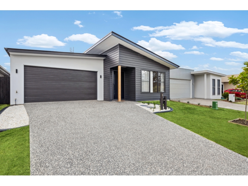 5 Basil Place, Palmview Townhouse for rent | Listed by Stacy Robertson ...