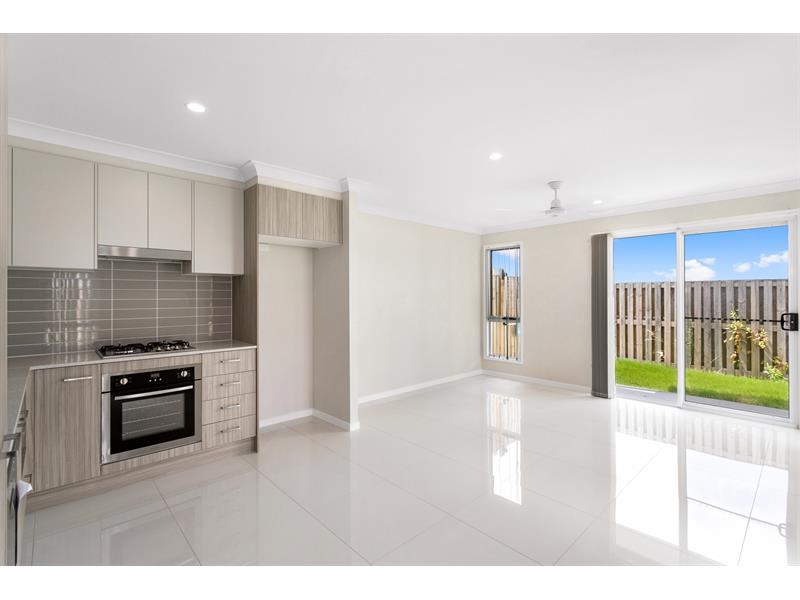 2/12 Conochie Place, Pimpama Townhouse for rent | Listed by Kim Cutajar ...