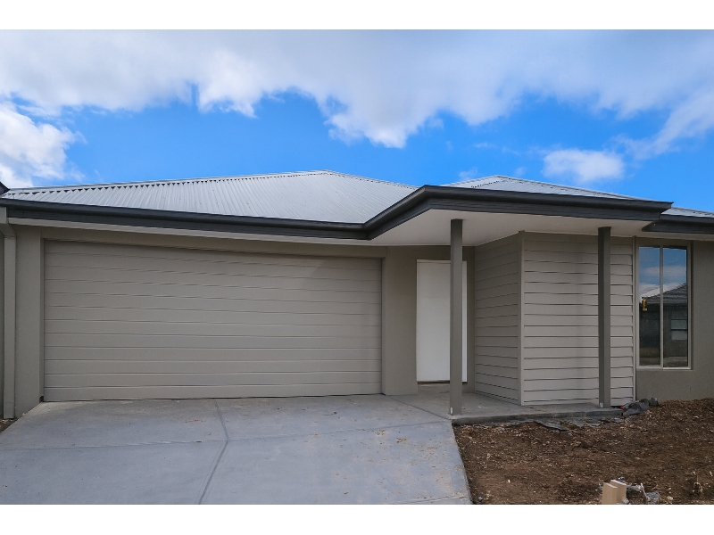 40 Furze Road, Officer House for rent | Listed by Barry Plant South ...