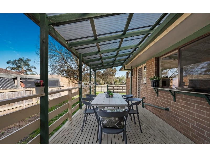 2 Berkeley Road, Ringwood House for rent | Listed by Hudson Bond ...