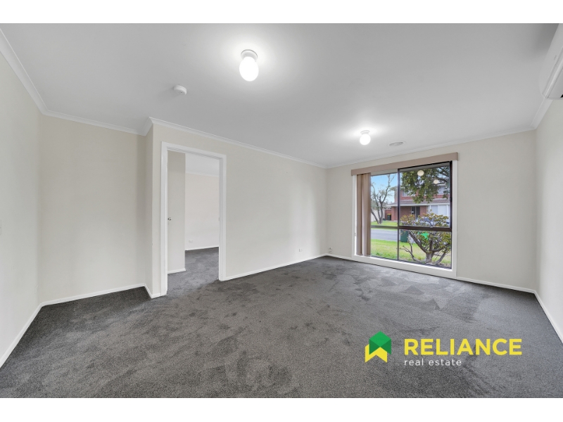 35 Songlark Crescent, Werribee House for rent | Listed by Isha Monga of ...