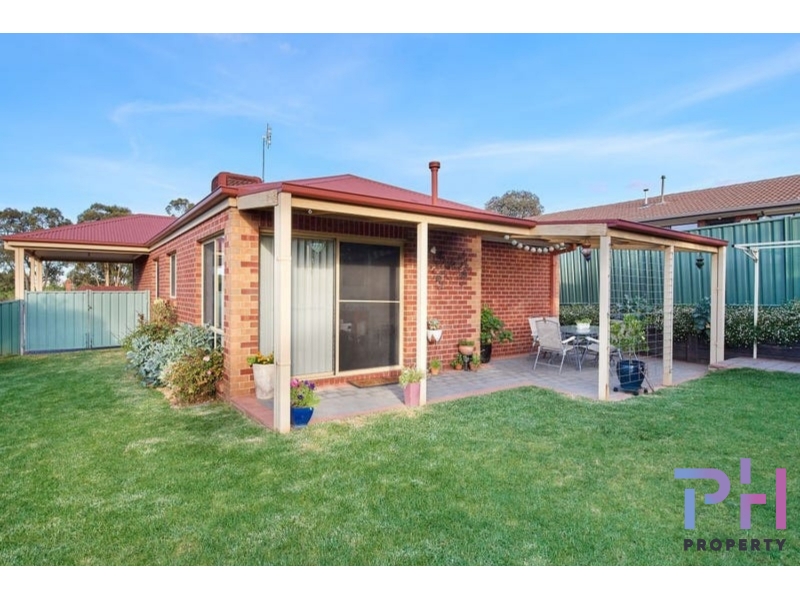 27 Wade Lane, Golden Square House for rent | Listed by Emily Wiegard of ...