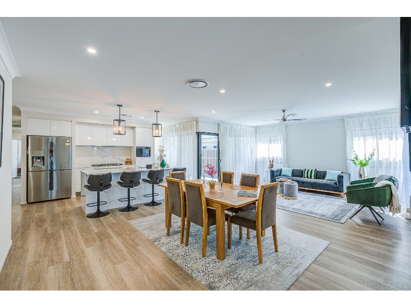 71 Great Sandy Circuit, Pimpama House for rent | Listed by Natascha ...