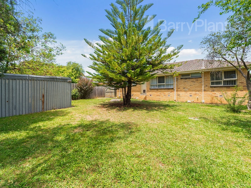 2 Figtree Grove, Bayswater House for rent | Listed by Julie Chow of Barry Plant Wantirna ...