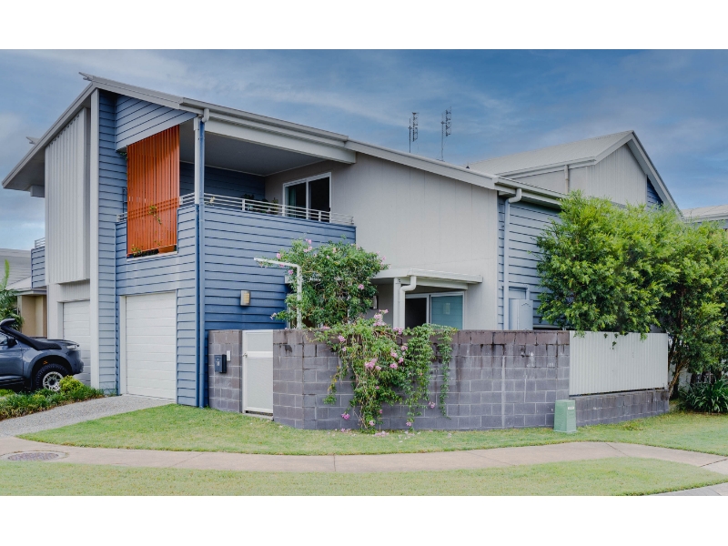 18 Amber Drive, Caloundra West Townhouse for rent | Listed by Eliza ...