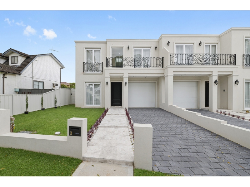 38 Russell Street, Greenacre Townhouse for rent | Listed by Hellio Dias ...