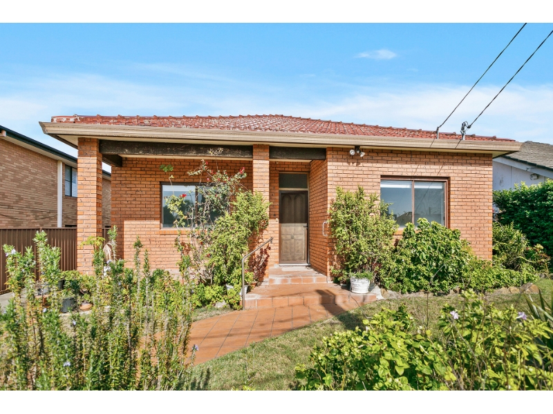 6 Cashman Road, Brighton-Le-Sands House for rent | Listed by Sally ...