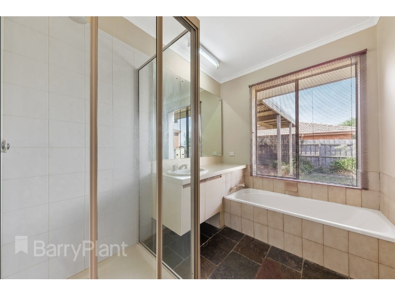 23 Nordic Avenue, Keilor Lodge House for rent | Listed by Peter D'aloia ...