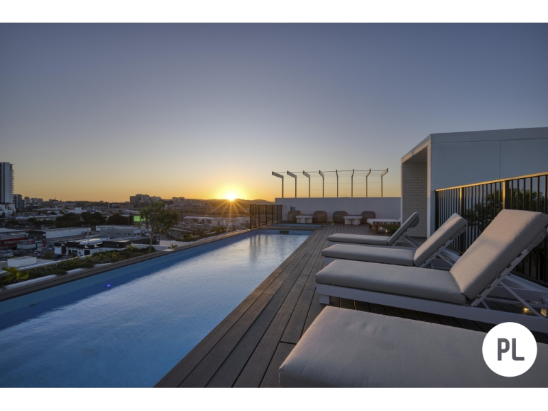 North-facing, stylish, fully-furnished apartment with stunning rooftop ...