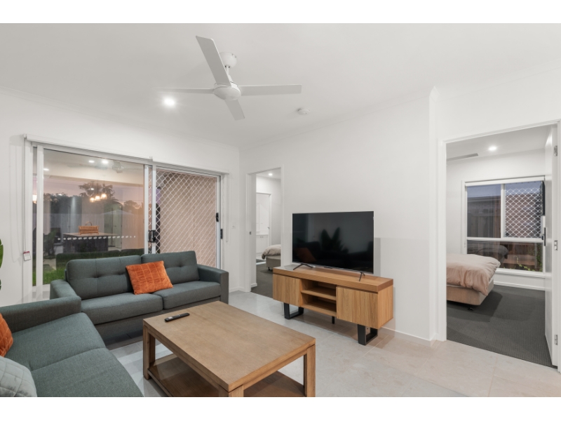 27 Dugong Crescent, Deception Bay House for rent | Listed by Lauren ...