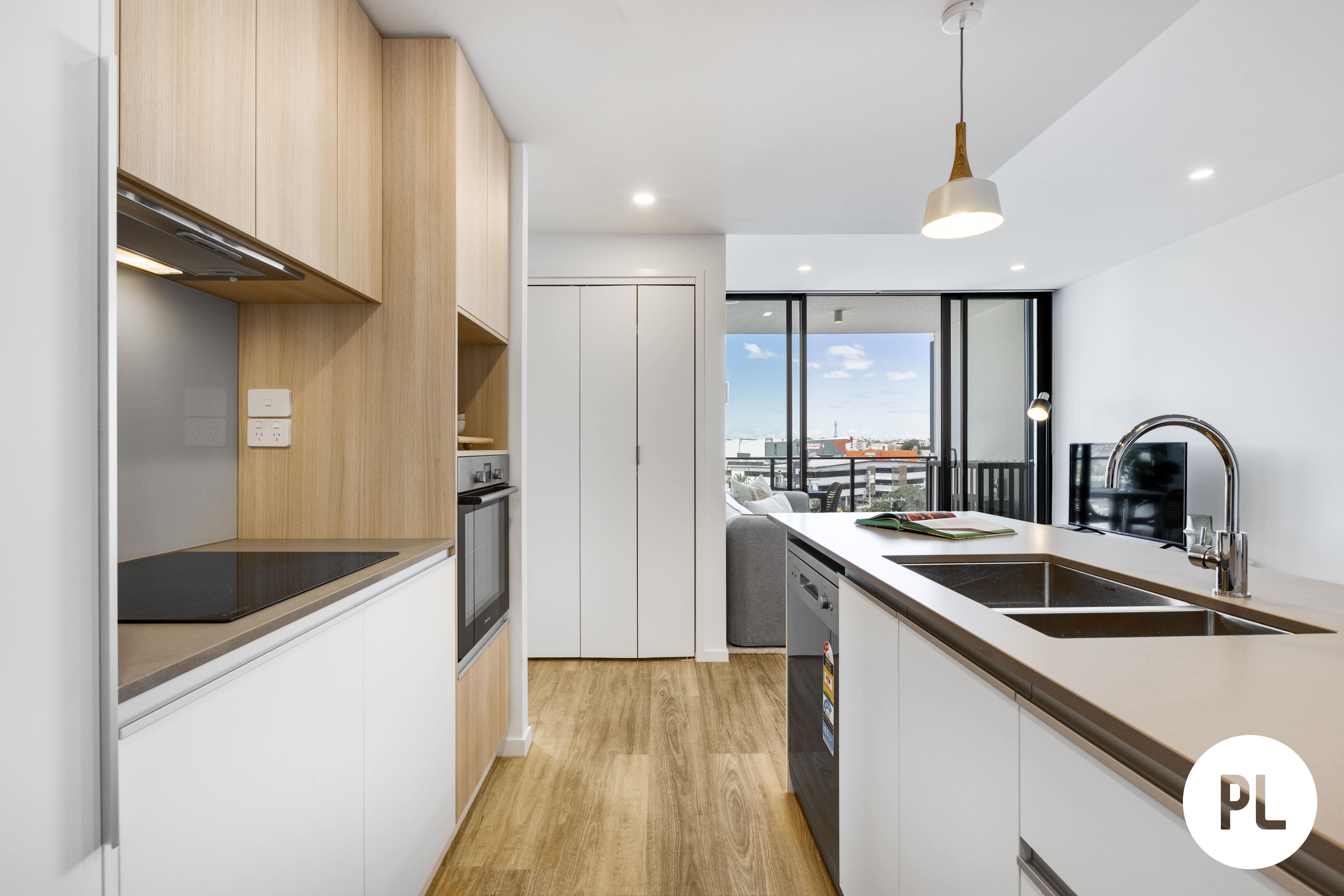 Stylish fully-furnished apartment with gym and stunning rooftop ...